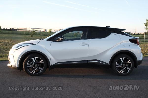 White Toyota C-HR 2022 in Tallinn, with an engine capacity of 1.80 L and mileage of 36 thousand km for 23500 €, photo 1 on AUTOMOTO.COM.LV