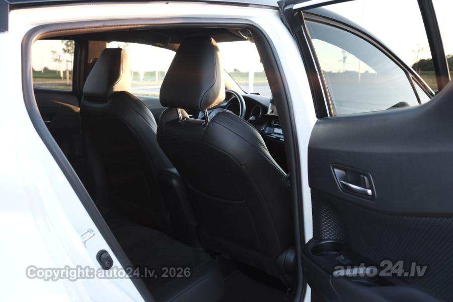 Balts Toyota C-HR 2022 Tallina, ar dzinēja tilpumu 1.80 L un nobraukumu 36 tūkst. km par 23500 €, foto 8 vietnē AUTOMOTO.COM.LV