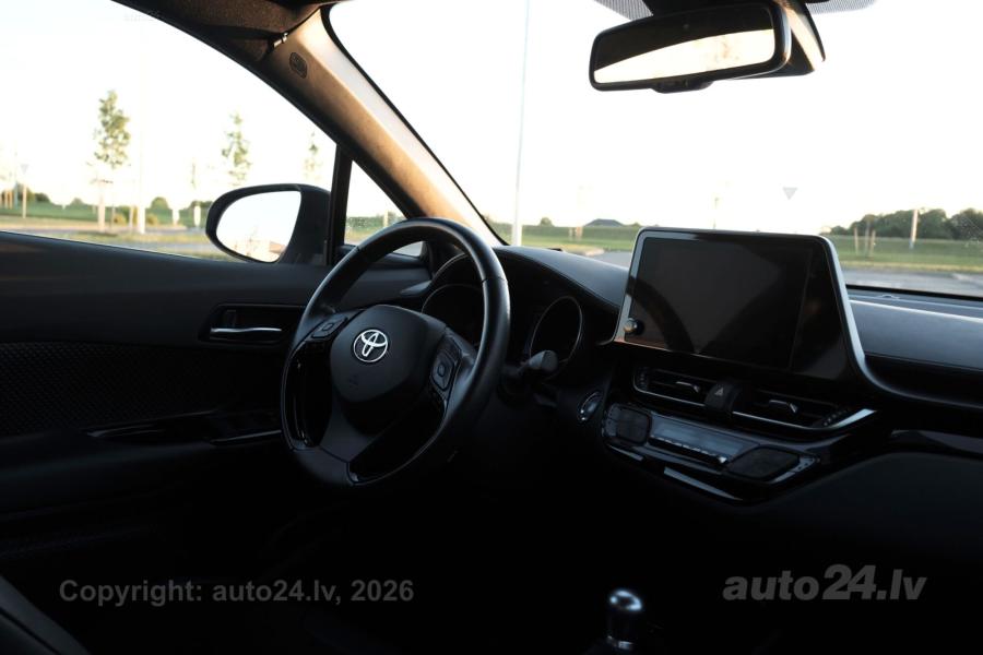 Balts Toyota C-HR 2022 Tallina, ar dzinēja tilpumu 1.80 L un nobraukumu 36 tūkst. km par 23500 €, foto 9 vietnē AUTOMOTO.COM.LV