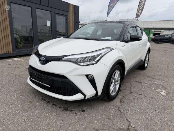 White Toyota C-HR 2022 in Panevezys, with an engine capacity of 1.80 L and mileage of 312 thousand km for 14500 €, photo 1 on AUTOMOTO.COM.LV
