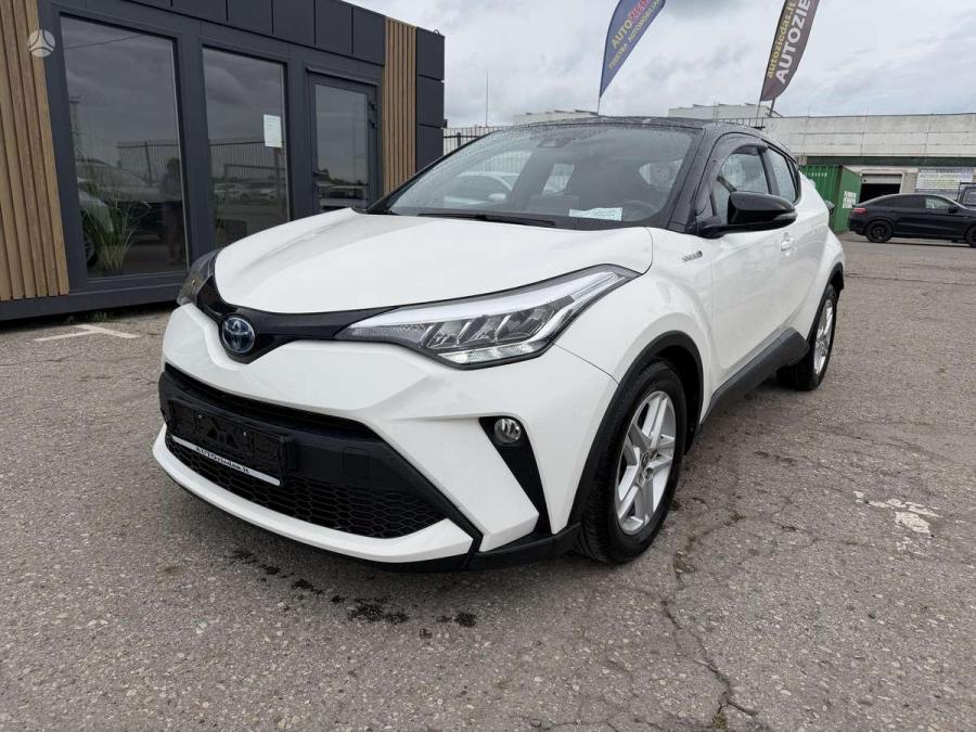 Белый Тойота C-HR 2022 в Паневежис, объемом двигателя 1.80 л и пробегом 312 тыс. км за 14500 €, фото 1 на AUTOMOTO.COM.LV