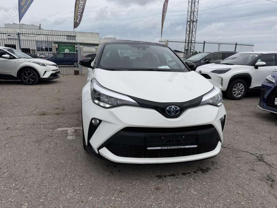 Белый Тойота C-HR 2022 в Паневежис, объемом двигателя 1.80 л и пробегом 312 тыс. км за 14500 €, фото 4 на AUTOMOTO.COM.LV