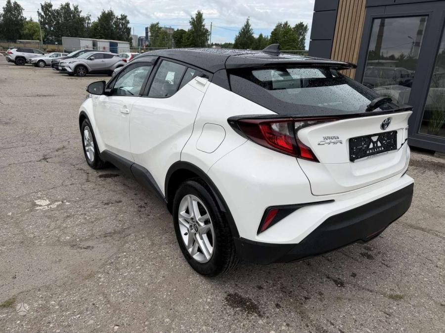 Белый Тойота C-HR 2022 в Паневежис, объемом двигателя 1.80 л и пробегом 312 тыс. км за 14500 €, фото 10 на AUTOMOTO.COM.LV