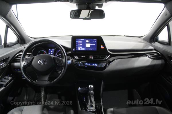 White Toyota C-HR 2022 in Tallinn, with an engine capacity of 1.80 L and mileage of 60 thousand km for 23490 €, photo 8 on AUTOMOTO.COM.LV