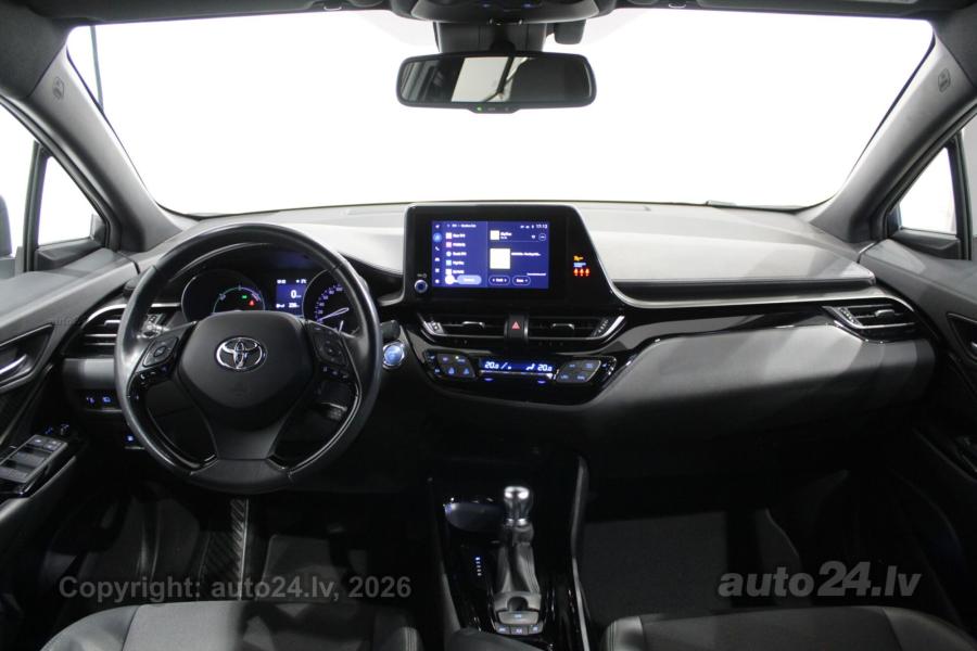 Белый Тойота C-HR 2022 в Таллин, объемом двигателя 1.80 л и пробегом 60 тыс. км за 23490 €, фото 9 на AUTOMOTO.COM.LV
