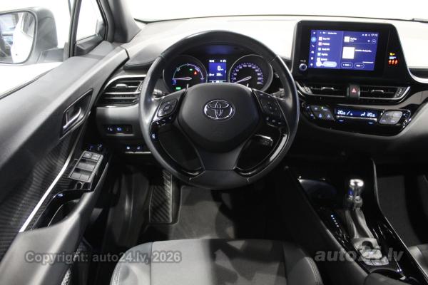 White Toyota C-HR 2022 in Tallinn, with an engine capacity of 1.80 L and mileage of 60 thousand km for 23490 €, photo 9 on AUTOMOTO.COM.LV
