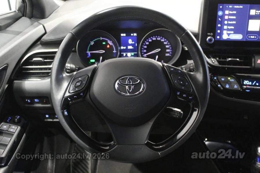 Белый Тойота C-HR 2022 в Таллин, объемом двигателя 1.80 л и пробегом 60 тыс. км за 23490 €, фото 12 на AUTOMOTO.COM.LV
