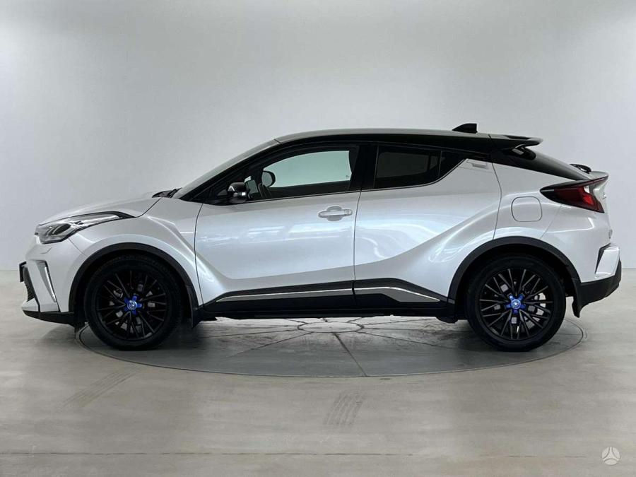 Белый Тойота C-HR 2022 в Вильнюс, объемом двигателя 1.80 л и пробегом 84 тыс. км за 23900 €, фото 4 на AUTOMOTO.COM.LV