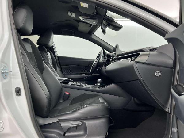 Balts Toyota C-HR 2022 Viļņa, ar dzinēja tilpumu 1.80 L un nobraukumu 84 tūkst. km par 23900 €, foto 6 vietnē AUTOMOTO.COM.LV