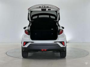 Белый Тойота C-HR 2022 в Вильнюс, объемом двигателя 1.80 л и пробегом 84 тыс. км за 23900 €, фото 11 на AUTOMOTO.COM.LV