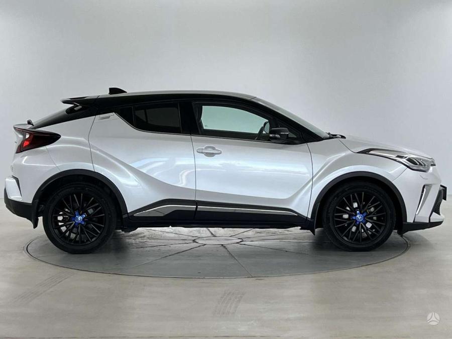 Белый Тойота C-HR 2022 в Вильнюс, объемом двигателя 1.80 л и пробегом 84 тыс. км за 23900 €, фото 17 на AUTOMOTO.COM.LV