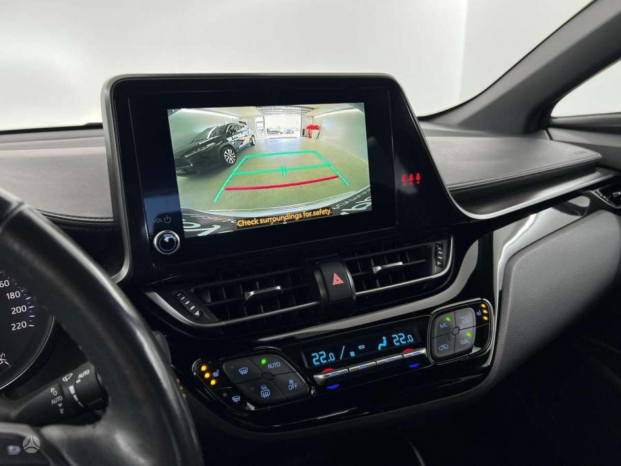 Белый Тойота C-HR 2022 в Вильнюс, объемом двигателя 1.80 л и пробегом 84 тыс. км за 23900 €, фото 23 на AUTOMOTO.COM.LV