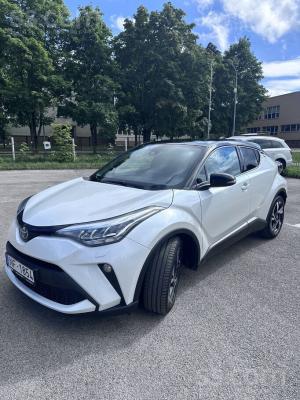 White Toyota C-HR 2022 in Riga, with an engine capacity of 1.80 L and mileage of 45 thousand km for 23000 €, photo  on AUTOMOTO.COM.LV