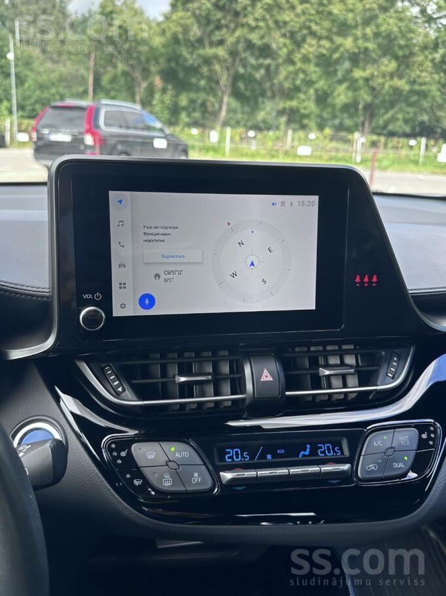 White Toyota C-HR 2022 in Riga, with an engine capacity of 1.80 L and mileage of 45 thousand km for 23000 €, photo 5 on AUTOMOTO.COM.LV