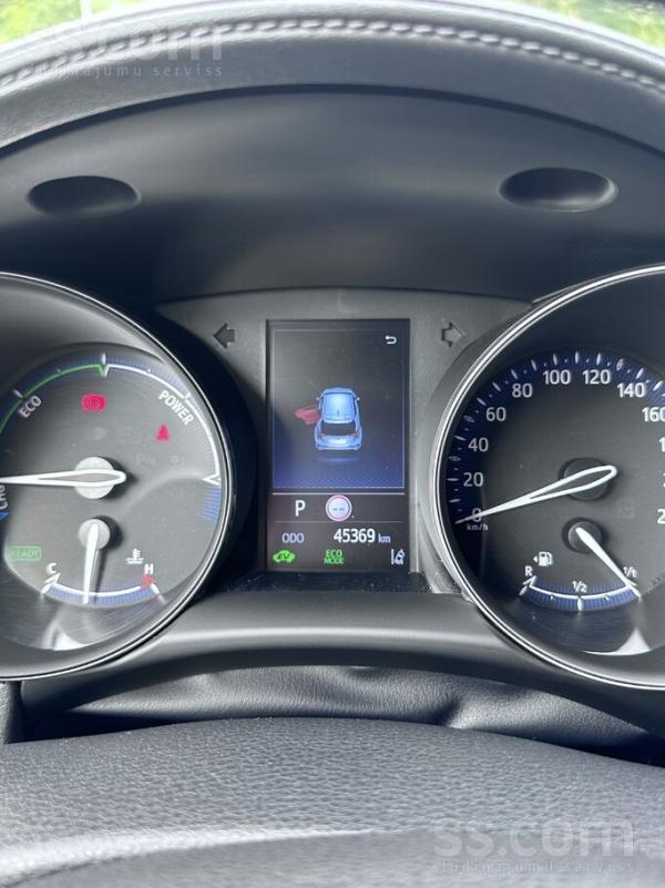 Белый Тойота C-HR 2022 в Рига, объемом двигателя 1.80 л и пробегом 45 тыс. км за 23000 €, фото 5 на AUTOMOTO.COM.LV