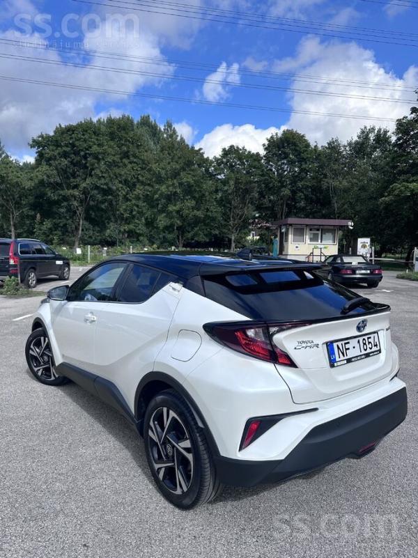 Белый Тойота C-HR 2022 в Рига, объемом двигателя 1.80 л и пробегом 45 тыс. км за 23000 €, фото 6 на AUTOMOTO.COM.LV