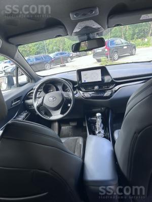 White Toyota C-HR 2022 in Riga, with an engine capacity of 1.80 L and mileage of 45 thousand km for 23000 €, photo 12 on AUTOMOTO.COM.LV