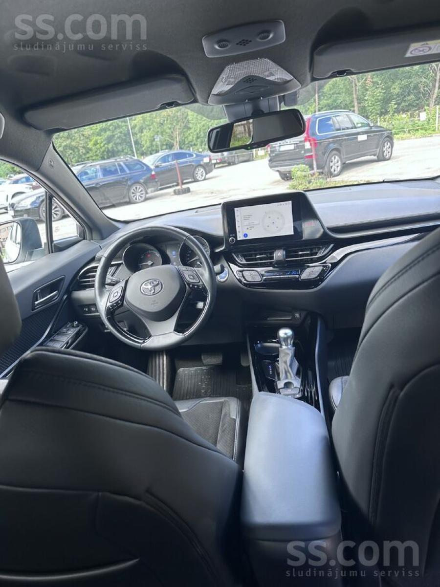 White Toyota C-HR 2022 in Riga, with an engine capacity of 1.80 L and mileage of 45 thousand km for 23000 €, photo 12 on AUTOMOTO.COM.LV