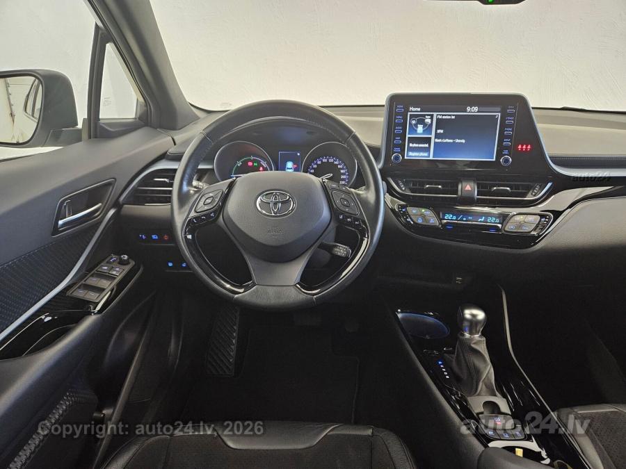 White Toyota C-HR 2022 in Rakvere, with an engine capacity of 1.80 L and mileage of 91 thousand km for 20990 €, photo 9 on AUTOMOTO.COM.LV