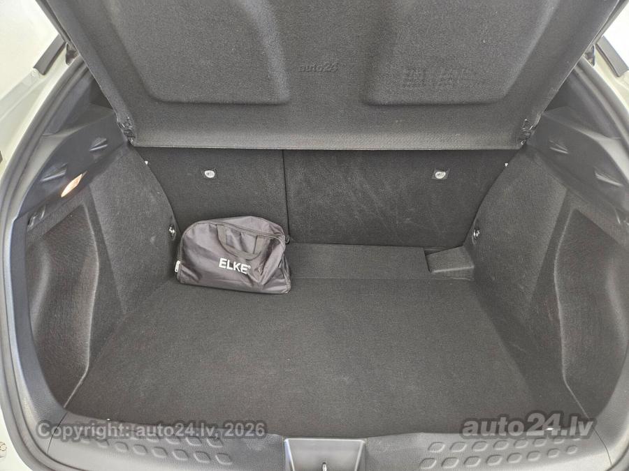 White Toyota C-HR 2022 in Rakvere, with an engine capacity of 1.80 L and mileage of 91 thousand km for 20990 €, photo 15 on AUTOMOTO.COM.LV