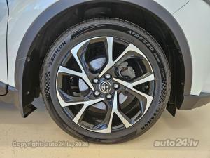 White Toyota C-HR 2022 in Rakvere, with an engine capacity of 1.80 L and mileage of 91 thousand km for 20990 €, photo 16 on AUTOMOTO.COM.LV