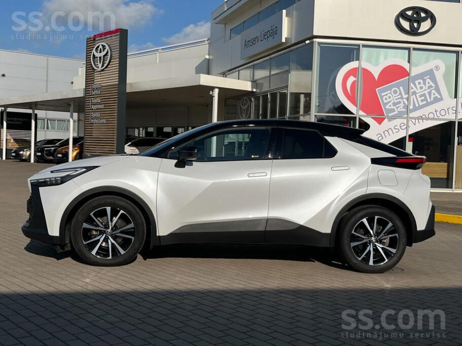 Белый Тойота C-HR 2023 в Лиепая, объемом двигателя 1.80 л и пробегом 36 тыс. км за 29800 €, фото 6 на AUTOMOTO.COM.LV