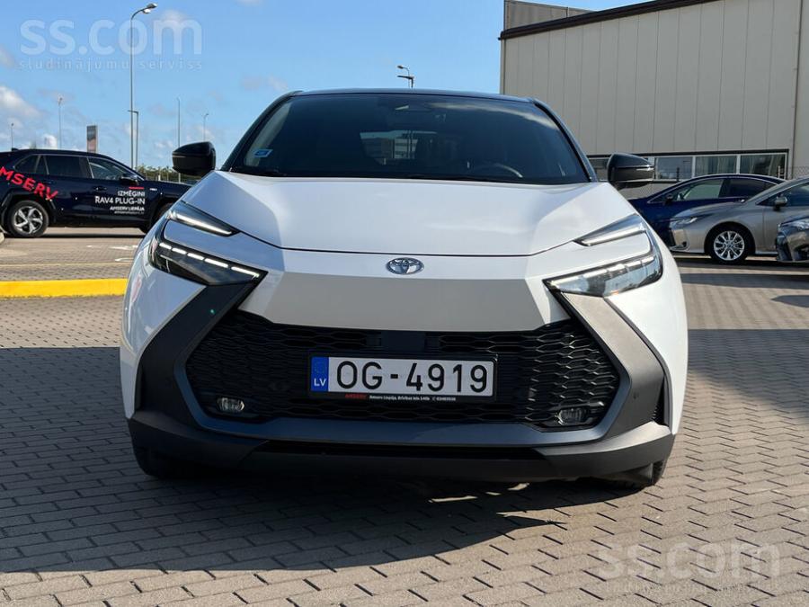 Белый Тойота C-HR 2023 в Лиепая, объемом двигателя 1.80 л и пробегом 36 тыс. км за 29800 €, фото 7 на AUTOMOTO.COM.LV