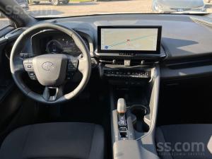 Белый Тойота C-HR 2023 в Лиепая, объемом двигателя 1.80 л и пробегом 36 тыс. км за 29800 €, фото 11 на AUTOMOTO.COM.LV