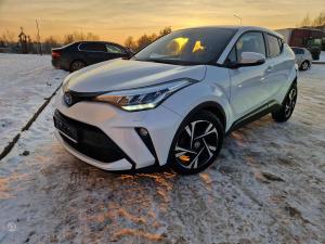 White Toyota C-HR 2023 in Kaunas, with an engine capacity of 1.80 L and mileage of 48 thousand km for 14278 €, photo  on AUTOMOTO.COM.LV
