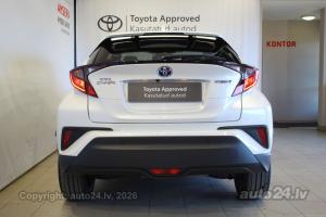 Balts Toyota C-HR 2023 Tallina, ar dzinēja tilpumu 1.80 L un nobraukumu 15 tūkst. km par 24990 €, foto 5 vietnē AUTOMOTO.COM.LV