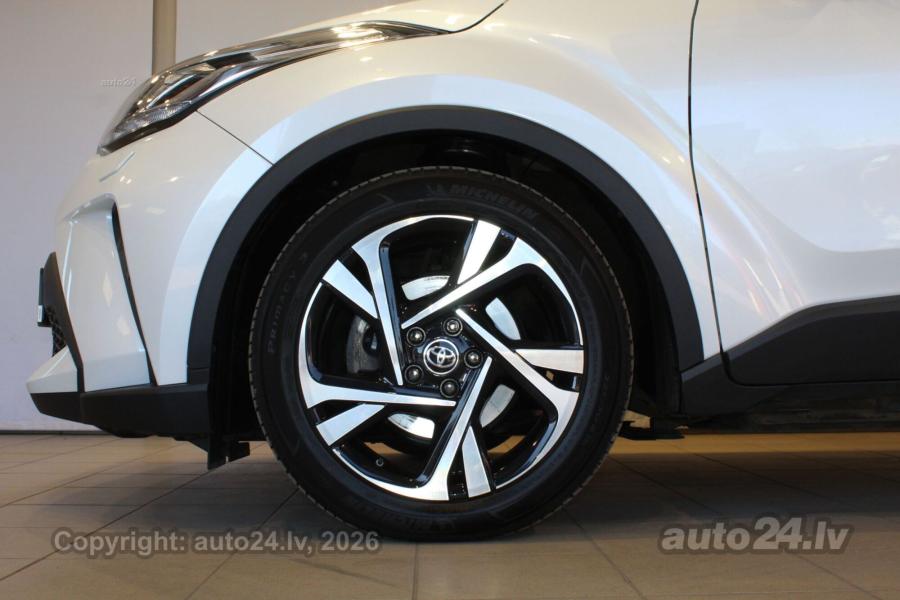 Balts Toyota C-HR 2023 Tallina, ar dzinēja tilpumu 1.80 L un nobraukumu 15 tūkst. km par 24990 €, foto 16 vietnē AUTOMOTO.COM.LV