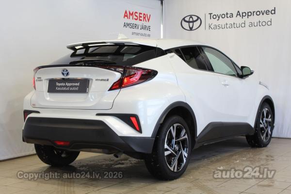 Balts Toyota C-HR 2023 Tallina, ar dzinēja tilpumu 1.80 L un nobraukumu 31 tūkst. km par 24990 €, foto 2 vietnē AUTOMOTO.COM.LV