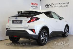 Белый Тойота C-HR 2023 в Таллин, объемом двигателя 1.80 л и пробегом 31 тыс. км за 24990 €, фото 3 на AUTOMOTO.COM.LV