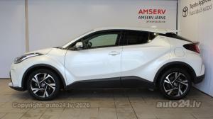 Белый Тойота C-HR 2023 в Таллин, объемом двигателя 1.80 л и пробегом 31 тыс. км за 24990 €, фото 4 на AUTOMOTO.COM.LV