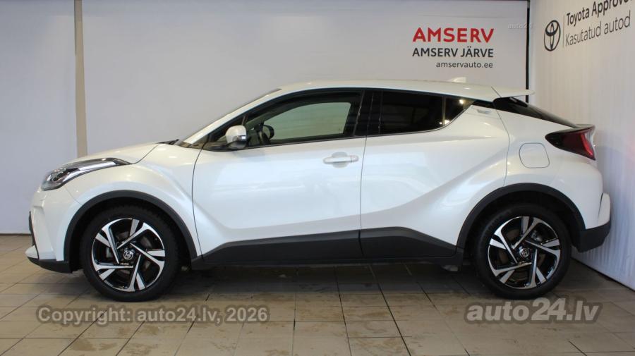 Белый Тойота C-HR 2023 в Таллин, объемом двигателя 1.80 л и пробегом 31 тыс. км за 24990 €, фото 4 на AUTOMOTO.COM.LV