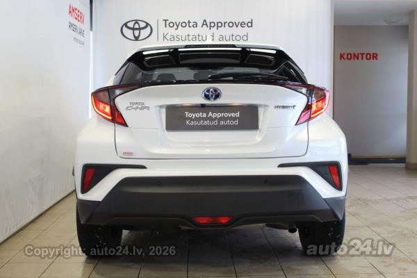 Balts Toyota C-HR 2023 Tallina, ar dzinēja tilpumu 1.80 L un nobraukumu 31 tūkst. km par 24990 €, foto 4 vietnē AUTOMOTO.COM.LV