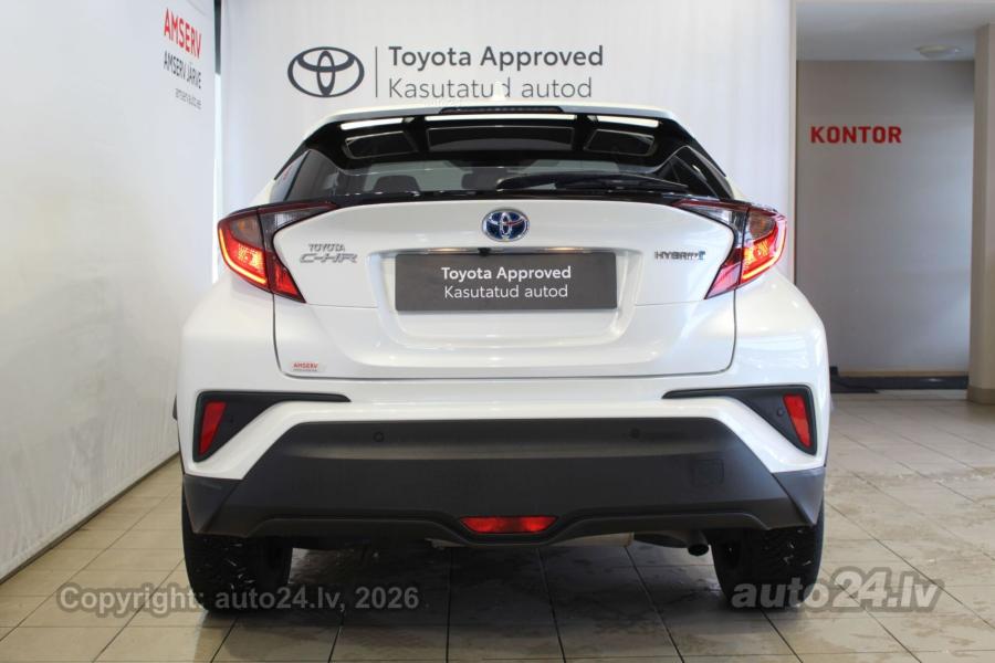 Белый Тойота C-HR 2023 в Таллин, объемом двигателя 1.80 л и пробегом 31 тыс. км за 24990 €, фото 5 на AUTOMOTO.COM.LV