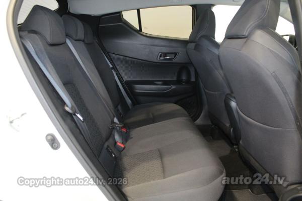 Balts Toyota C-HR 2023 Tallina, ar dzinēja tilpumu 1.80 L un nobraukumu 31 tūkst. km par 24990 €, foto 7 vietnē AUTOMOTO.COM.LV