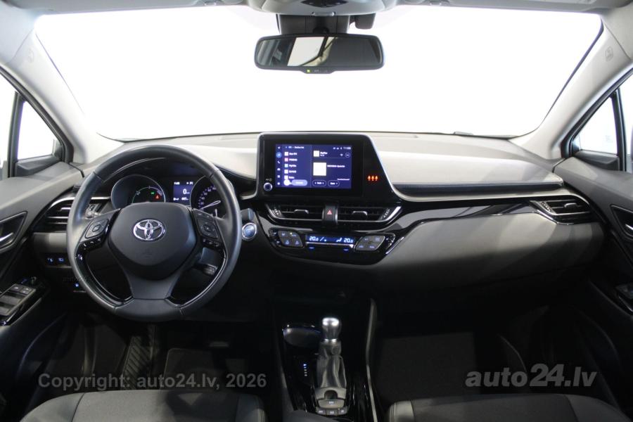 Белый Тойота C-HR 2023 в Таллин, объемом двигателя 1.80 л и пробегом 31 тыс. км за 24990 €, фото 9 на AUTOMOTO.COM.LV