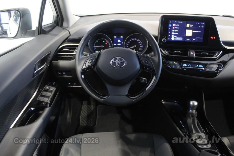 Белый Тойота C-HR 2023 в Таллин, объемом двигателя 1.80 л и пробегом 31 тыс. км за 24990 €, фото 10 на AUTOMOTO.COM.LV
