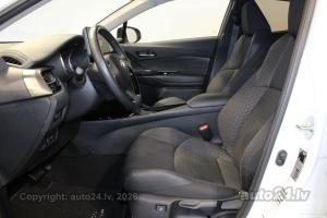 Белый Тойота C-HR 2023 в Таллин, объемом двигателя 1.80 л и пробегом 31 тыс. км за 24990 €, фото 11 на AUTOMOTO.COM.LV