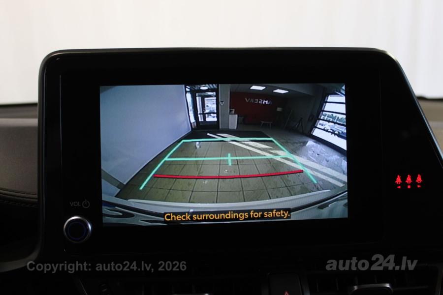 Белый Тойота C-HR 2023 в Таллин, объемом двигателя 1.80 л и пробегом 31 тыс. км за 24990 €, фото 13 на AUTOMOTO.COM.LV