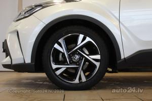 Белый Тойота C-HR 2023 в Таллин, объемом двигателя 1.80 л и пробегом 31 тыс. км за 24990 €, фото 14 на AUTOMOTO.COM.LV
