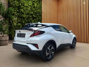 White Toyota C-HR 2023 in Kaunas, with an engine capacity of 1.80 L and mileage of 20 thousand km for 23990 €, photo 6 on AUTOMOTO.COM.LV