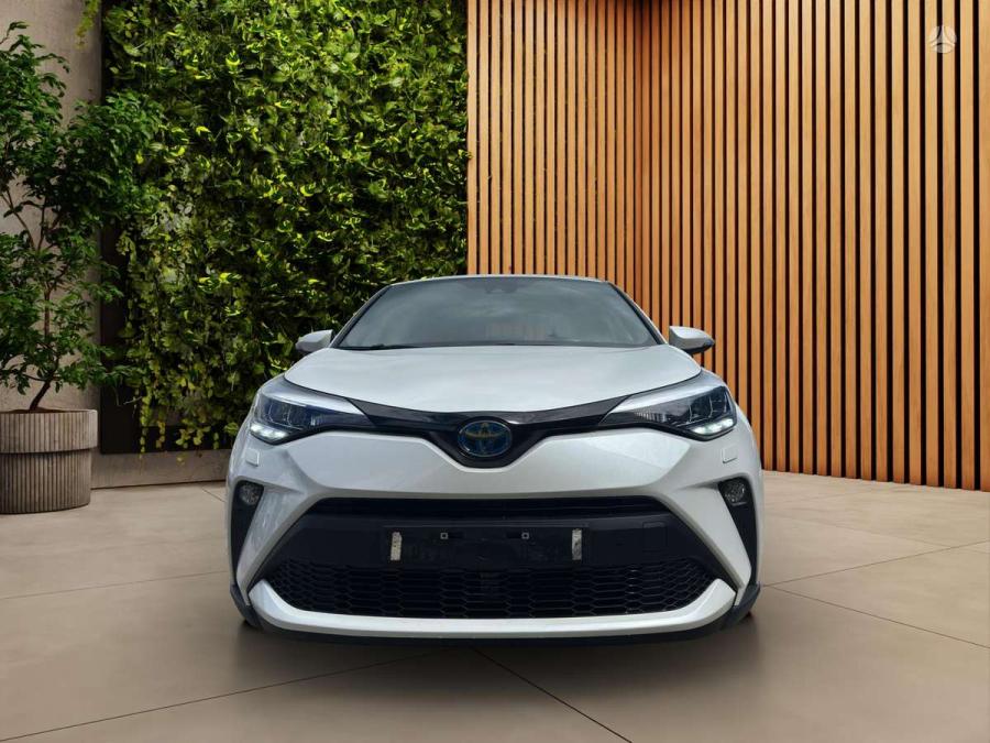 White Toyota C-HR 2023 in Kaunas, with an engine capacity of 1.80 L and mileage of 20 thousand km for 23990 €, photo 9 on AUTOMOTO.COM.LV