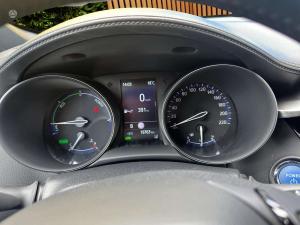 White Toyota C-HR 2023 in Kaunas, with an engine capacity of 1.80 L and mileage of 20 thousand km for 23990 €, photo 12 on AUTOMOTO.COM.LV