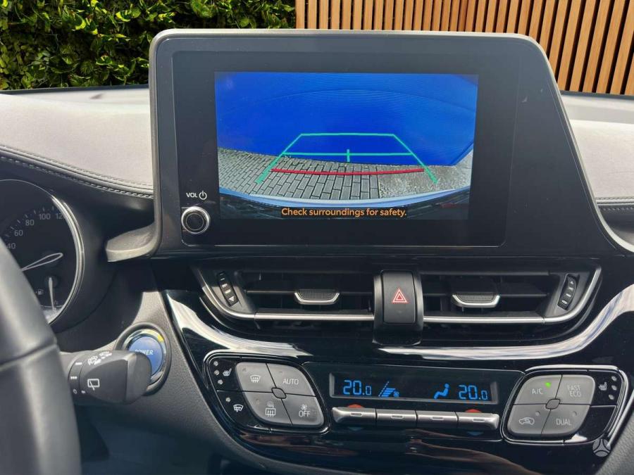 White Toyota C-HR 2023 in Kaunas, with an engine capacity of 1.80 L and mileage of 20 thousand km for 23990 €, photo 17 on AUTOMOTO.COM.LV