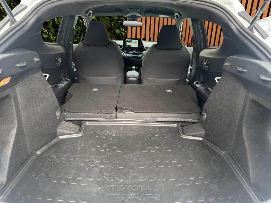 White Toyota C-HR 2023 in Kaunas, with an engine capacity of 1.80 L and mileage of 20 thousand km for 23990 €, photo 28 on AUTOMOTO.COM.LV