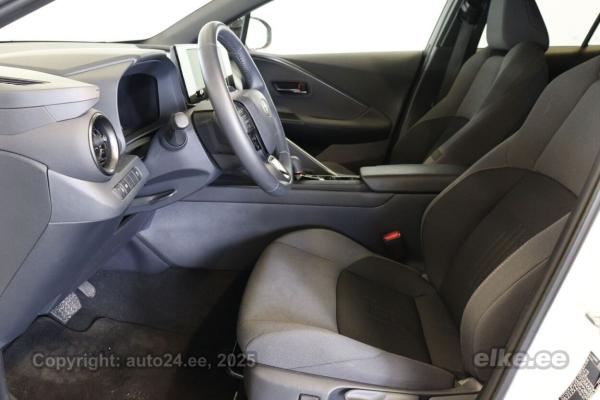 Белый Тойота C-HR 2024 в Таллин, объемом двигателя 1.80 л и пробегом 15 тыс. км за 32420 €, фото 11 на AUTOMOTO.COM.LV