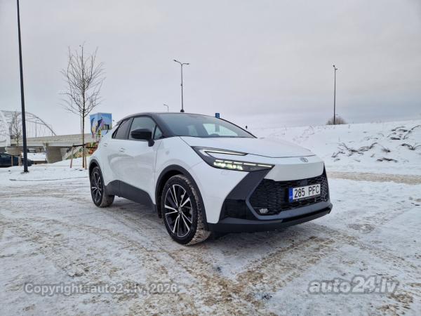 White Toyota C-HR 2024 in Tallinn, with an engine capacity of 1.80 L and mileage of 15 thousand km for 34900 €, photo 2 on AUTOMOTO.COM.LV